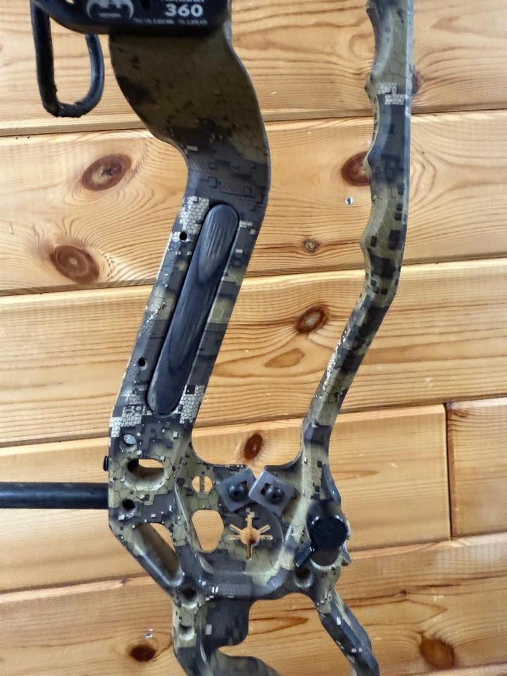 MINT APA Black Mamba PRO RH 70lb Compound Camo Hunting Bow Package Hunt ...