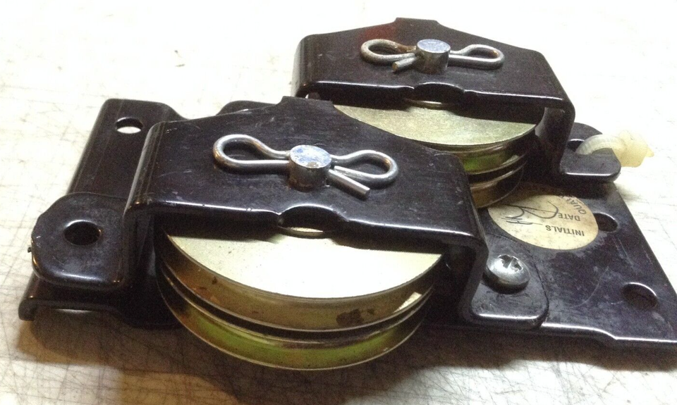 BAL NORCO ACCU-SLIDE OUT ROOM CORNER PULLEY BRACKET 22302 RH SIDE ...