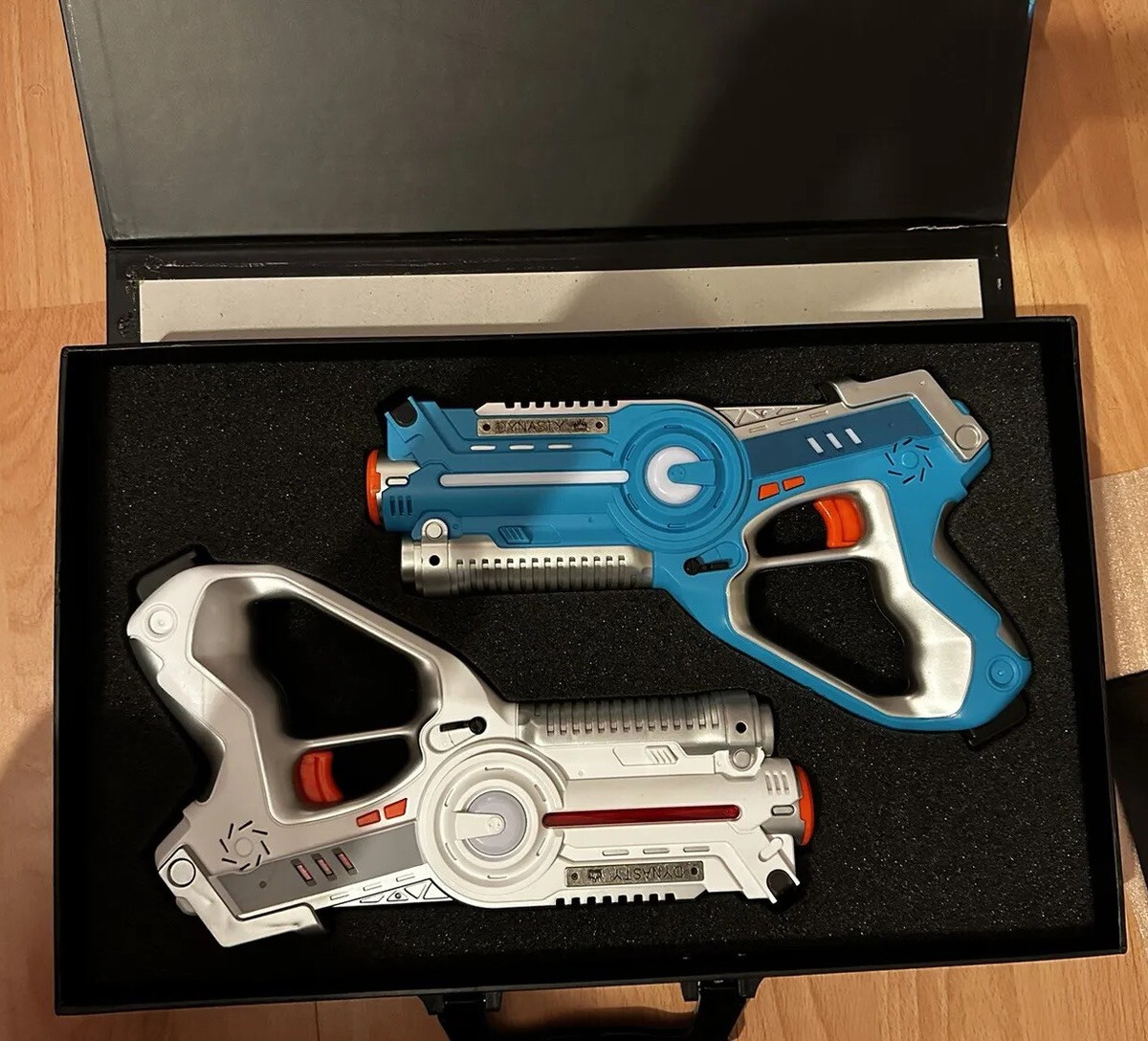 Laser Tag game 2 gun set and carry case Excellent condition. Dynasty Toys