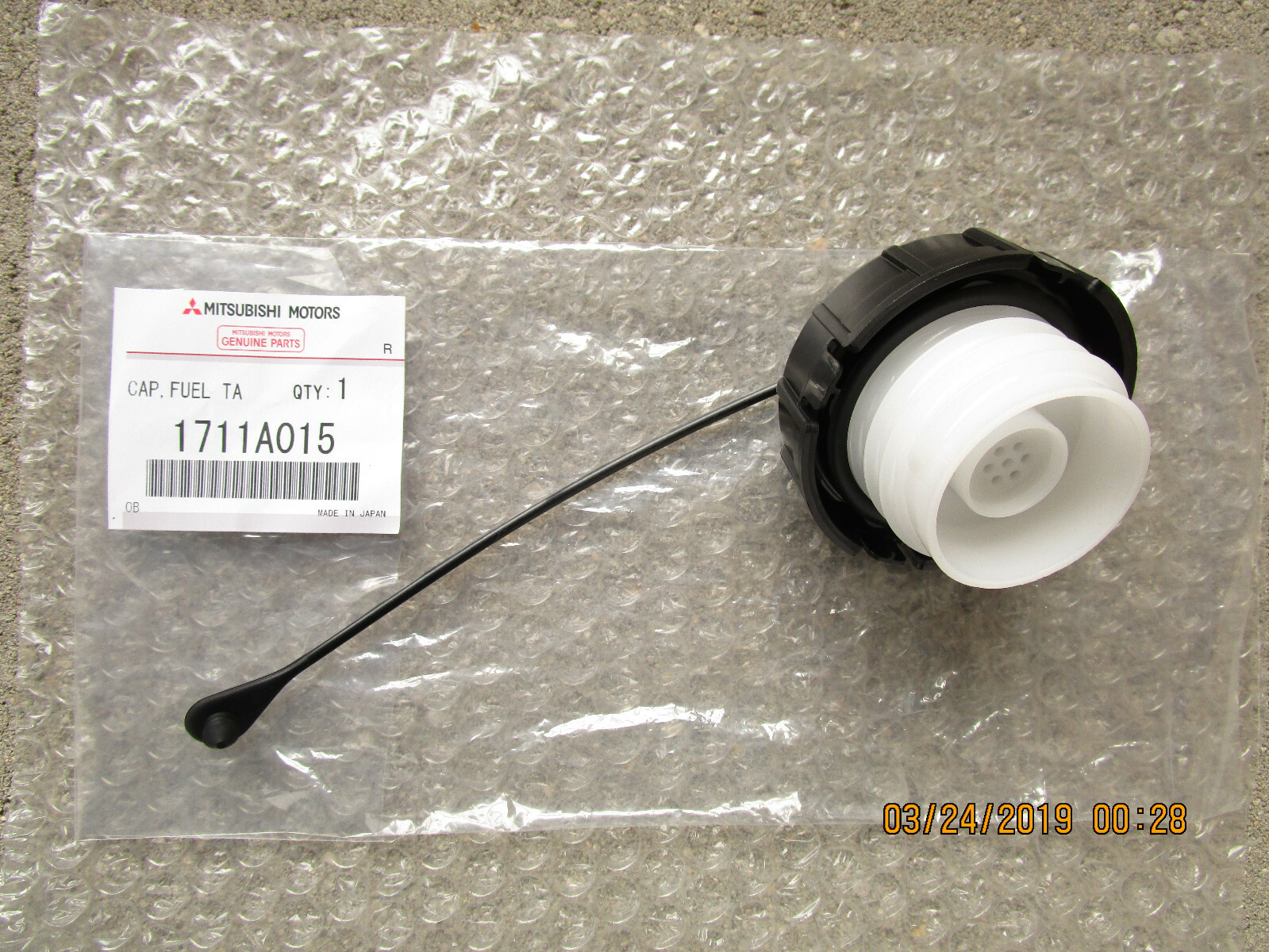07 - 17 MITSUBISHI LANCER FUEL GAS TANK FILLER CAP COVER WITH TETHER ...