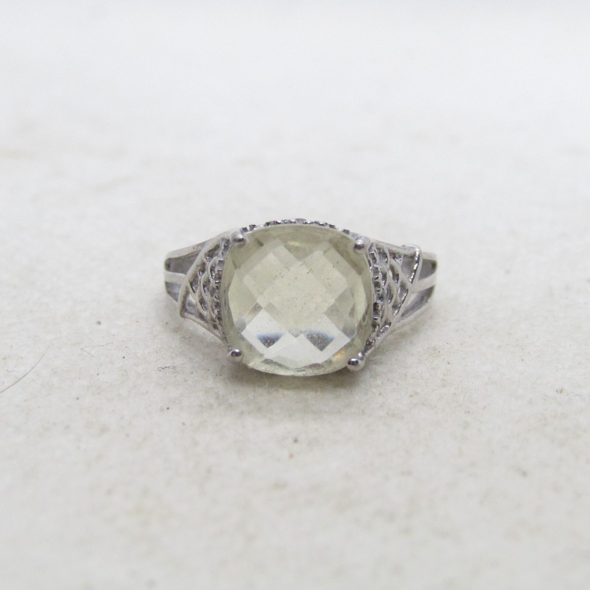 QJ Sterling Silver 925 Cushion Cut Light Yellow Quartz Ring QJ Sterling Silver 925 Cushion Cut Light Yellow Quartz Ring