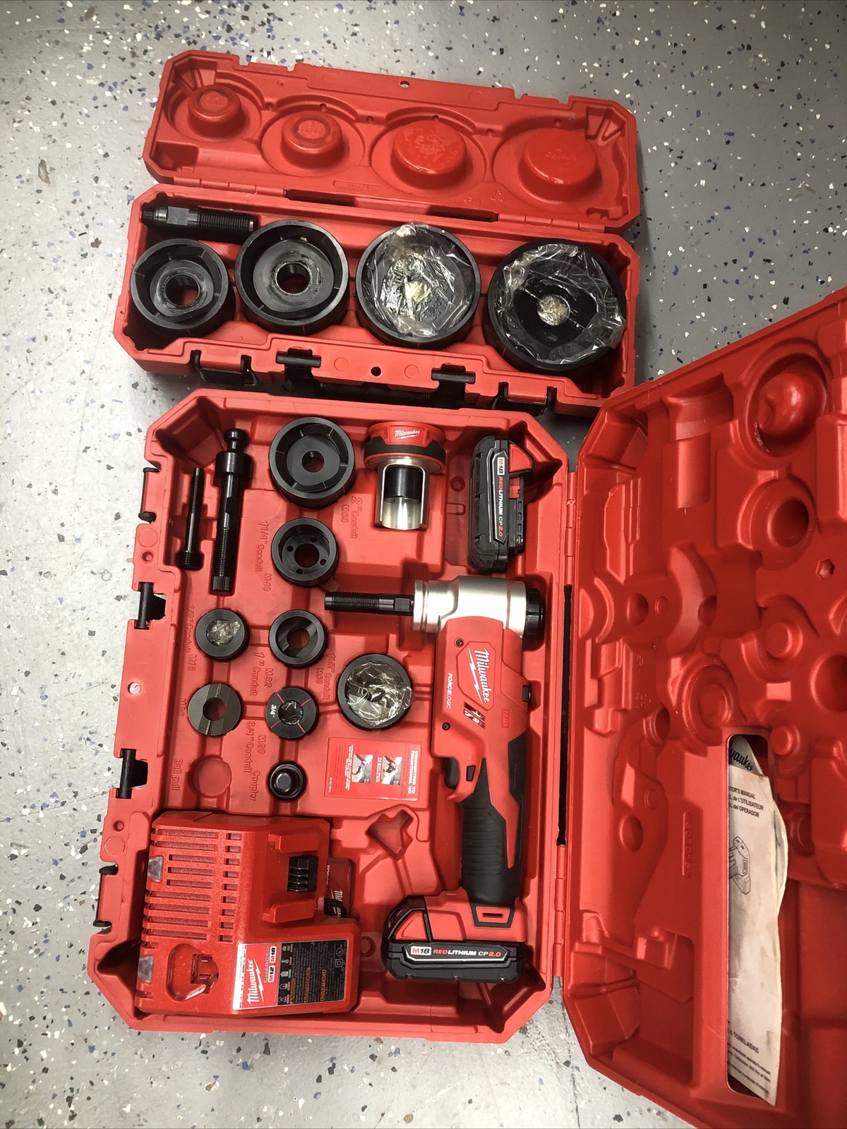 Milwaukee 2677-23 M18 FORCE LOGIC 1/2 in - 4 in 6T Knockout Tool Kit ...