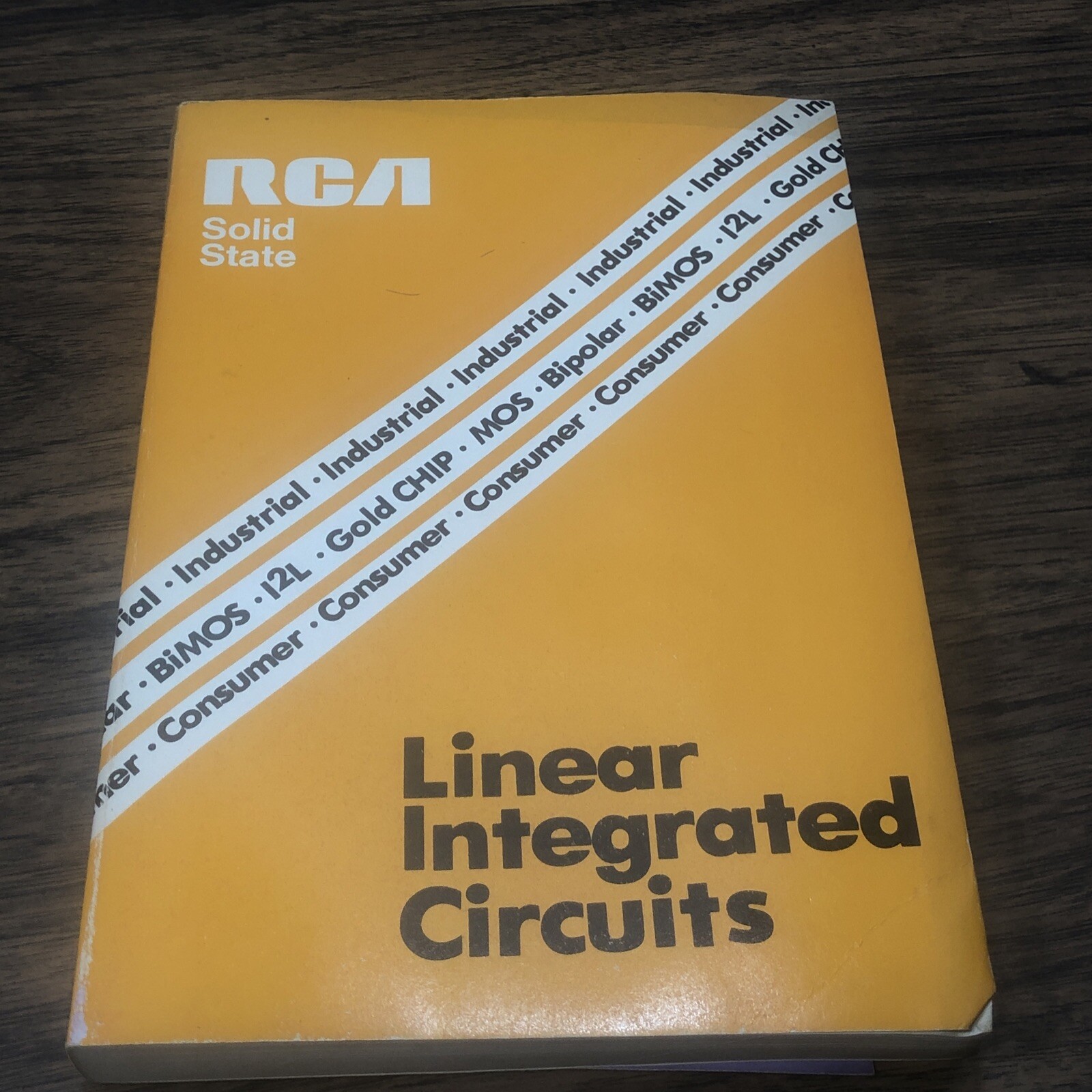 RCA SOLID STATE DATABOOK LINEAR INTEGRATED CIRCUITS MOS Field Effect ...