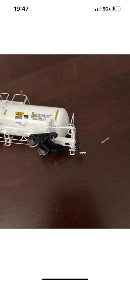 Two Ho Scale Tank Cars Athearn UTLX Atlas Aokx | eBay