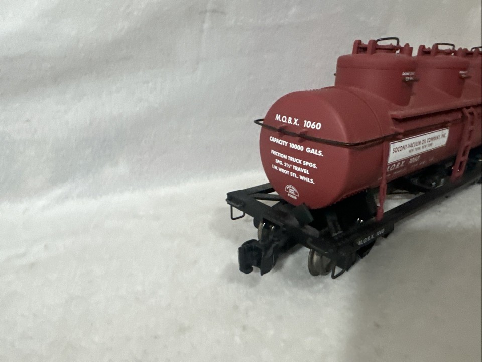 Aristocraft G Scale #1016 Mobilgas 3 Dome Tanker Car For Train, Set ...