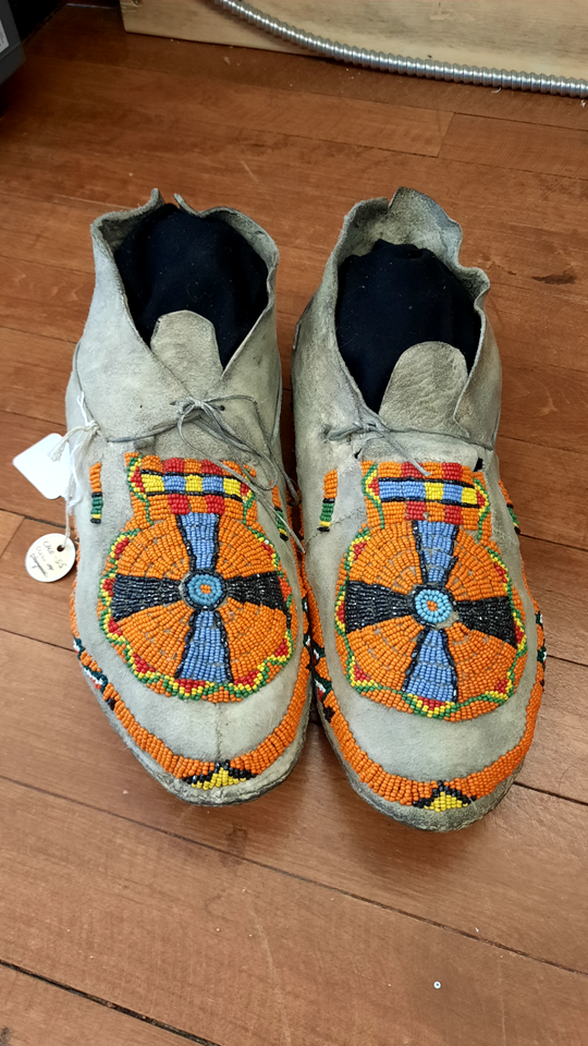 Antique Native American Beaded Crow Moccasins c1900s Keyhole Design ...