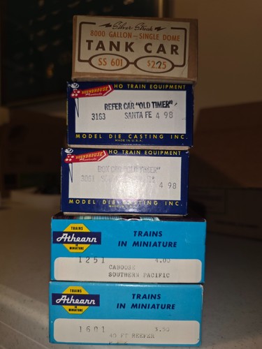 Ho Train model rolling stock Lot of 5 kits -2 Athearn, 2 Roundhouse, 1 ...