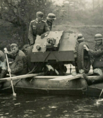 a5 Photo German Soldier wwII Military soldiers tank on raft in river ...