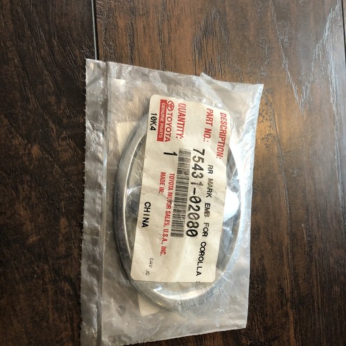 TOYOTA 75431-02080 CHROME EMBLEM OEM; Corolla, Highlander, Yaris, Camry ...