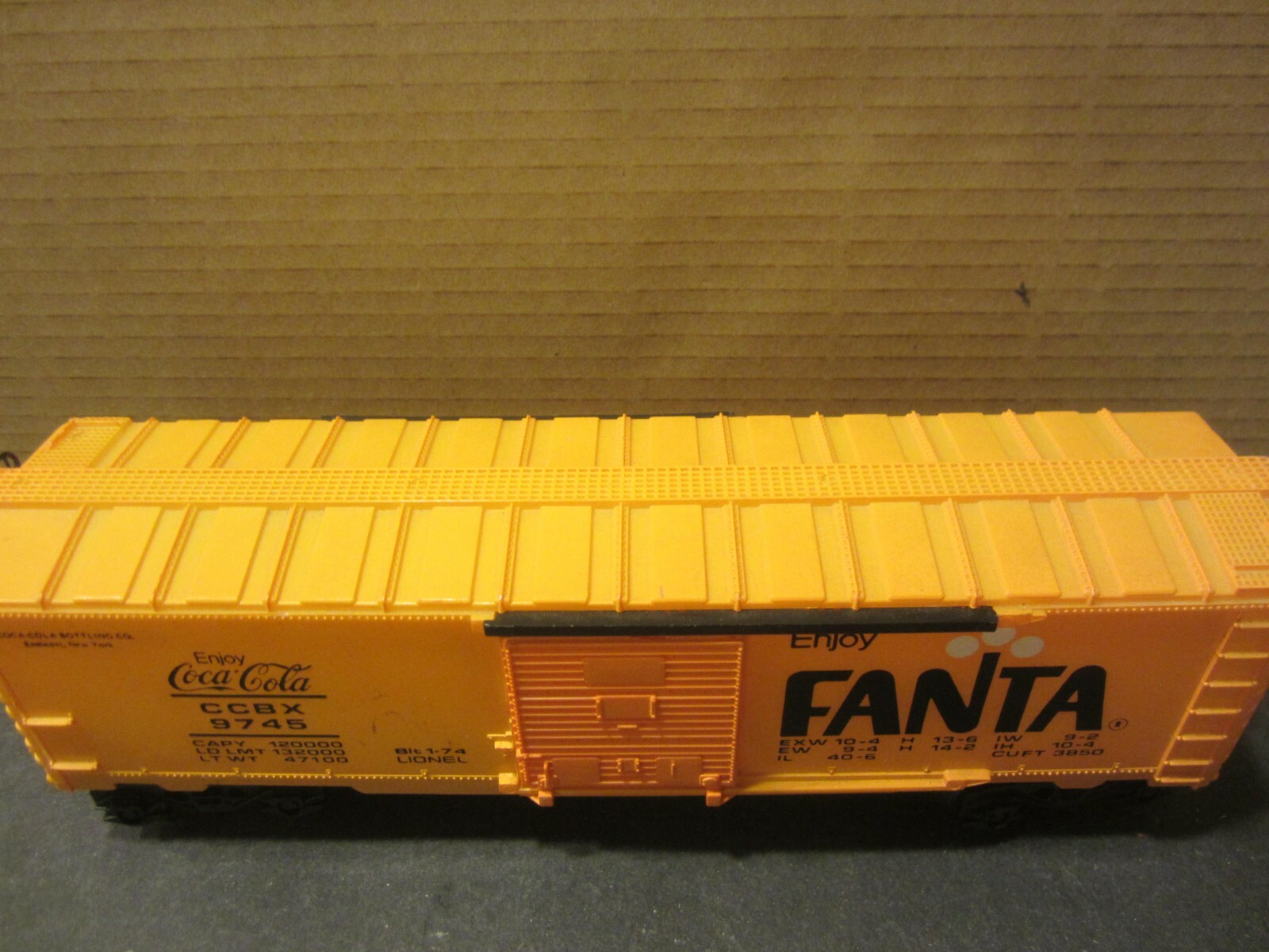 Lionel 9745 Fanta Box Car Coca Cola billboard boxcar | eBay