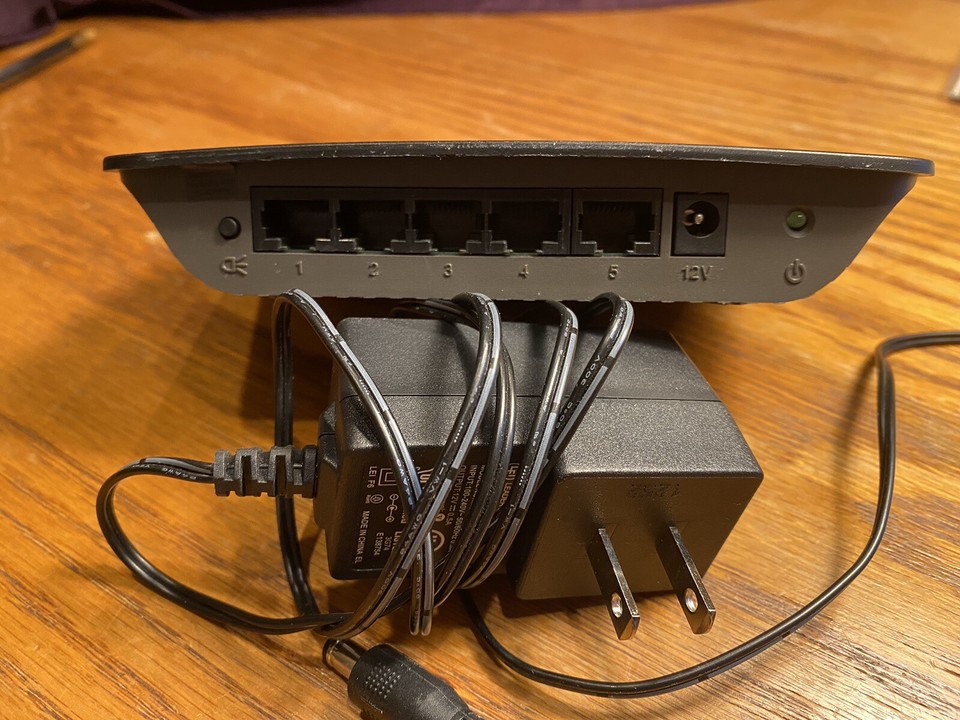 CISCO LINKSYS SE1500 5 PORT FAST 10/100MBPS ETHERNET SWITCH / HUB, Plug ...