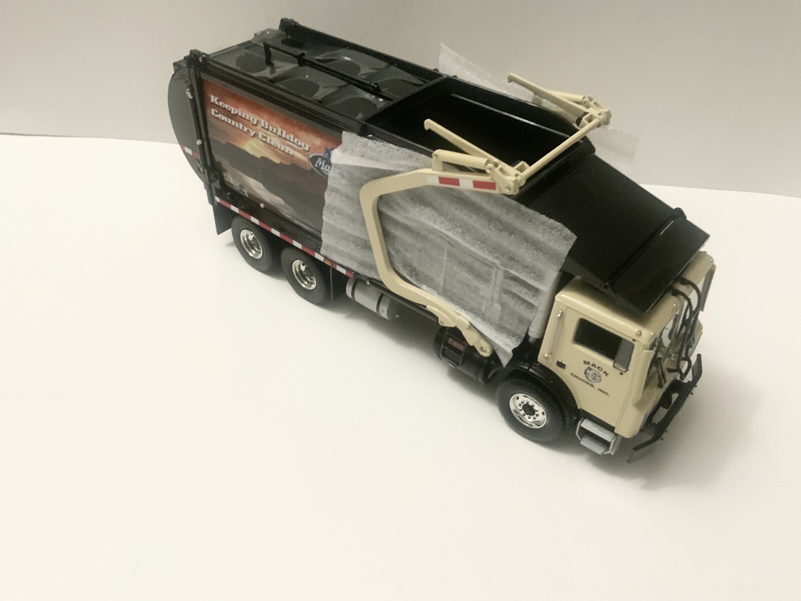 1/34 First Gear Mack Front-End Loader Refuse Trash Bin Garbage Truck ...