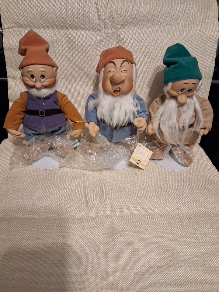 Ashton Drake Snow White & The Seven Dwarfs Happy, Sneezy, Bashful ...