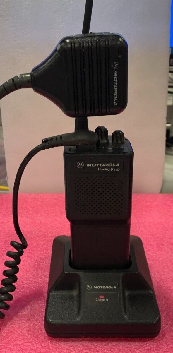 Motorola 2 Way Radio Radius P110 P44QLC20D2AA W/ Mic & Desktop Charger ...