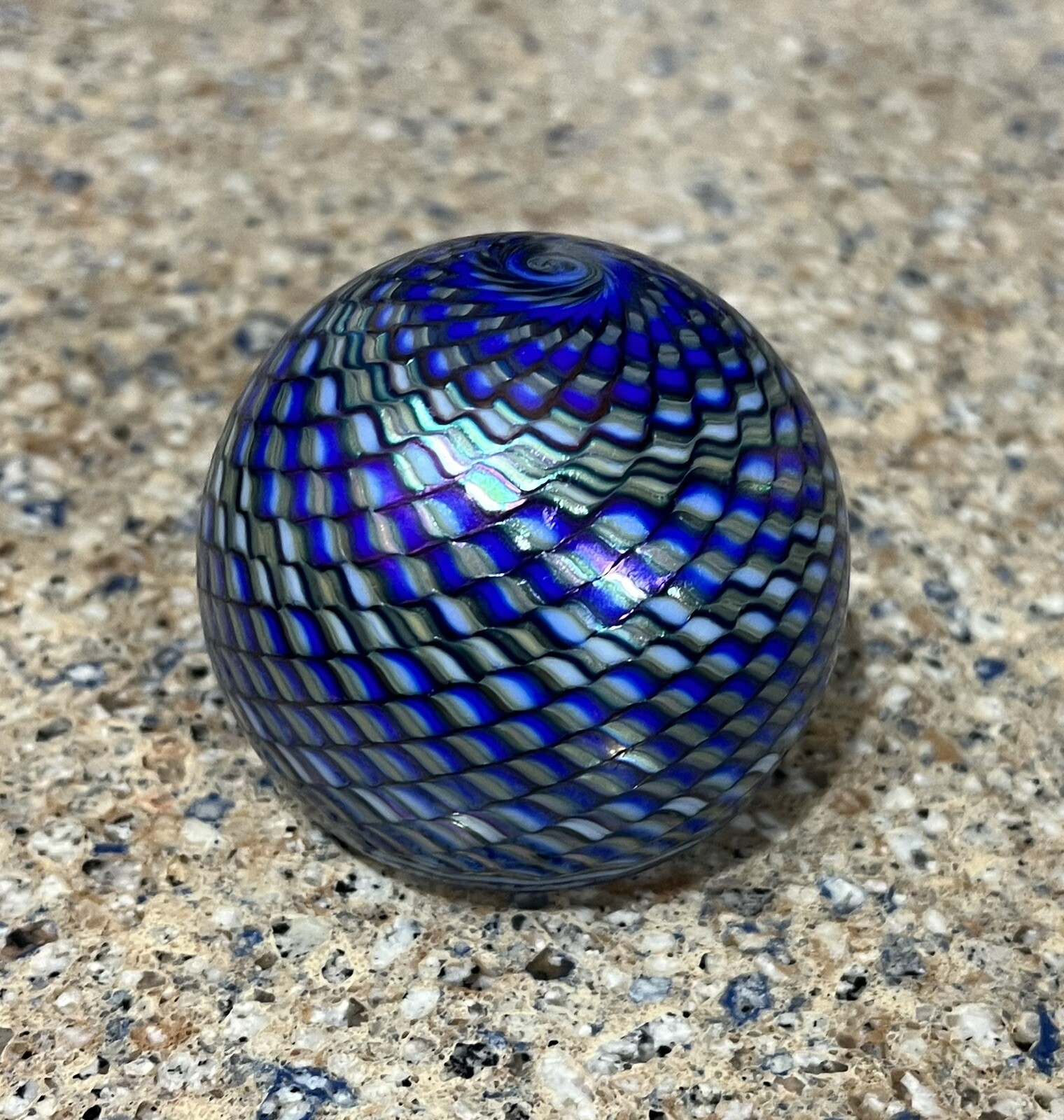 STUART ABELMAN ART GLASS PAPERWEIGHT IRIDESCENT METALLIC SNAKESKIN ...