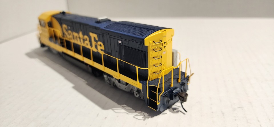 Atlas Master Gold Series HO Scale GE B23-7 Locomotive Santa Fe #6354 ...