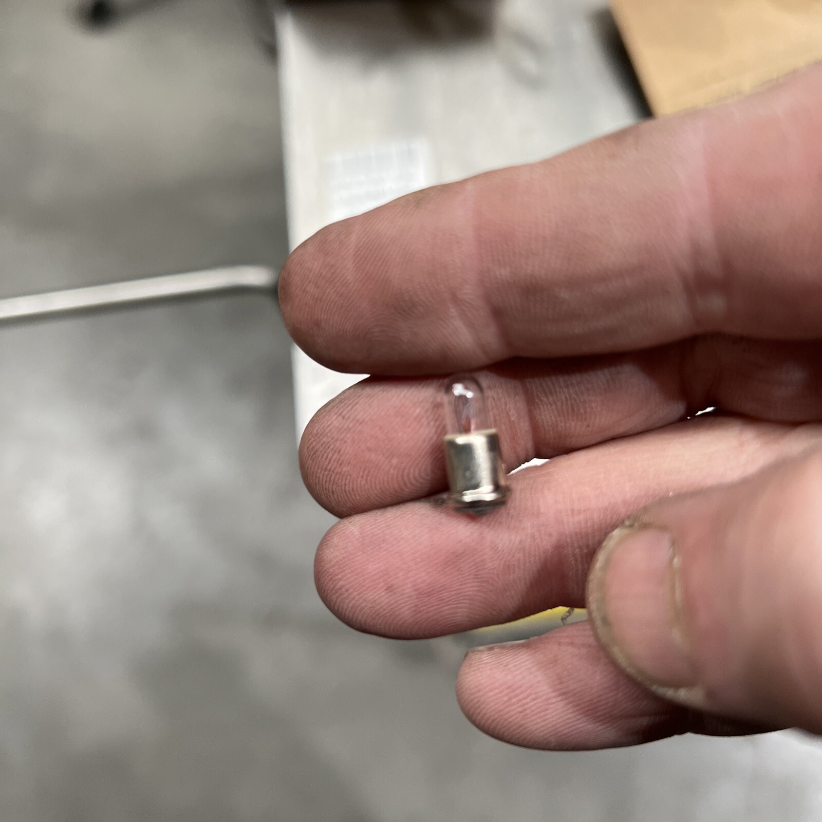 100 x Dialco Dialight Lamp incandescent nsn 6240-00-851-4352 p/n sp0510 ...