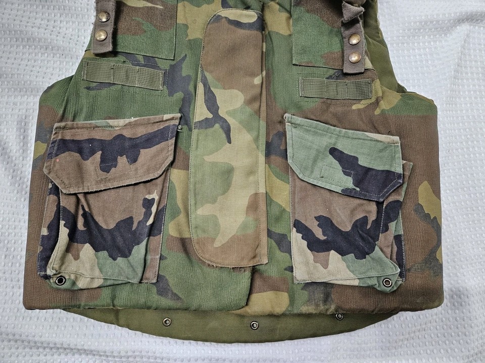 US Body Armor Fragmentation Protective Vest Woodland Camo Size Medium ...