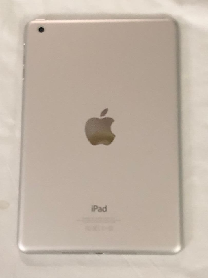 Apple iPad Mini A1432 Silver 16GB - WIFI ONLY **** MINT CONDITION ...