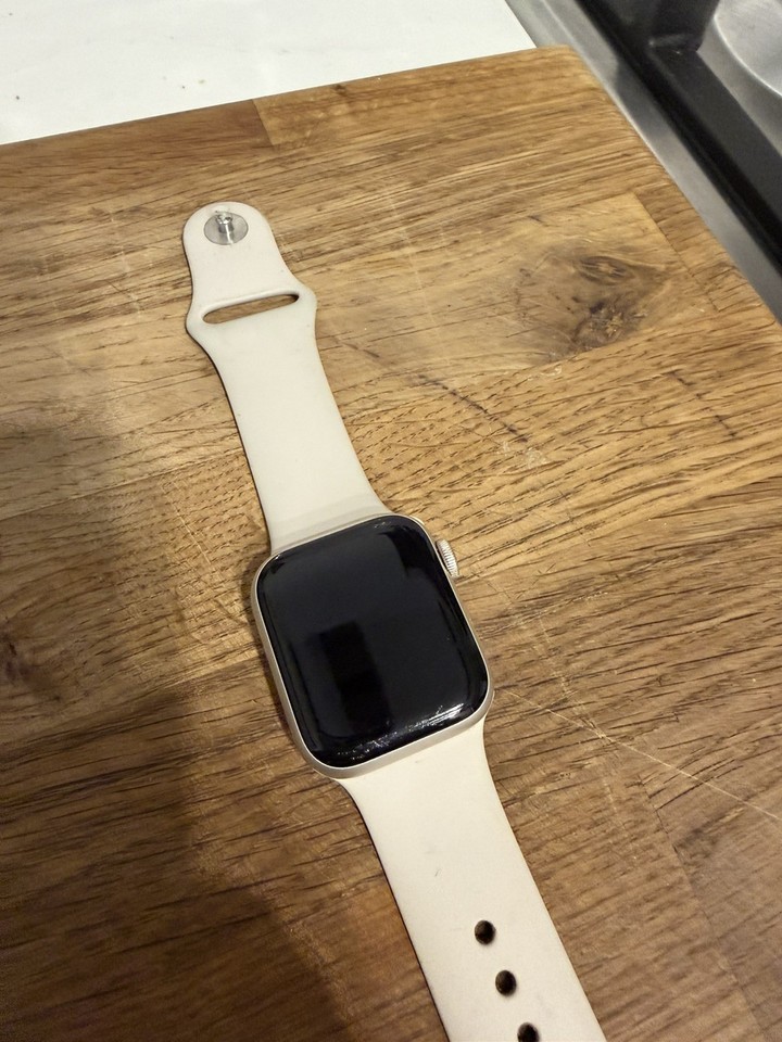 Apple Watch SE 40 mm Starlight Aluminium Case with Starlight Band ...