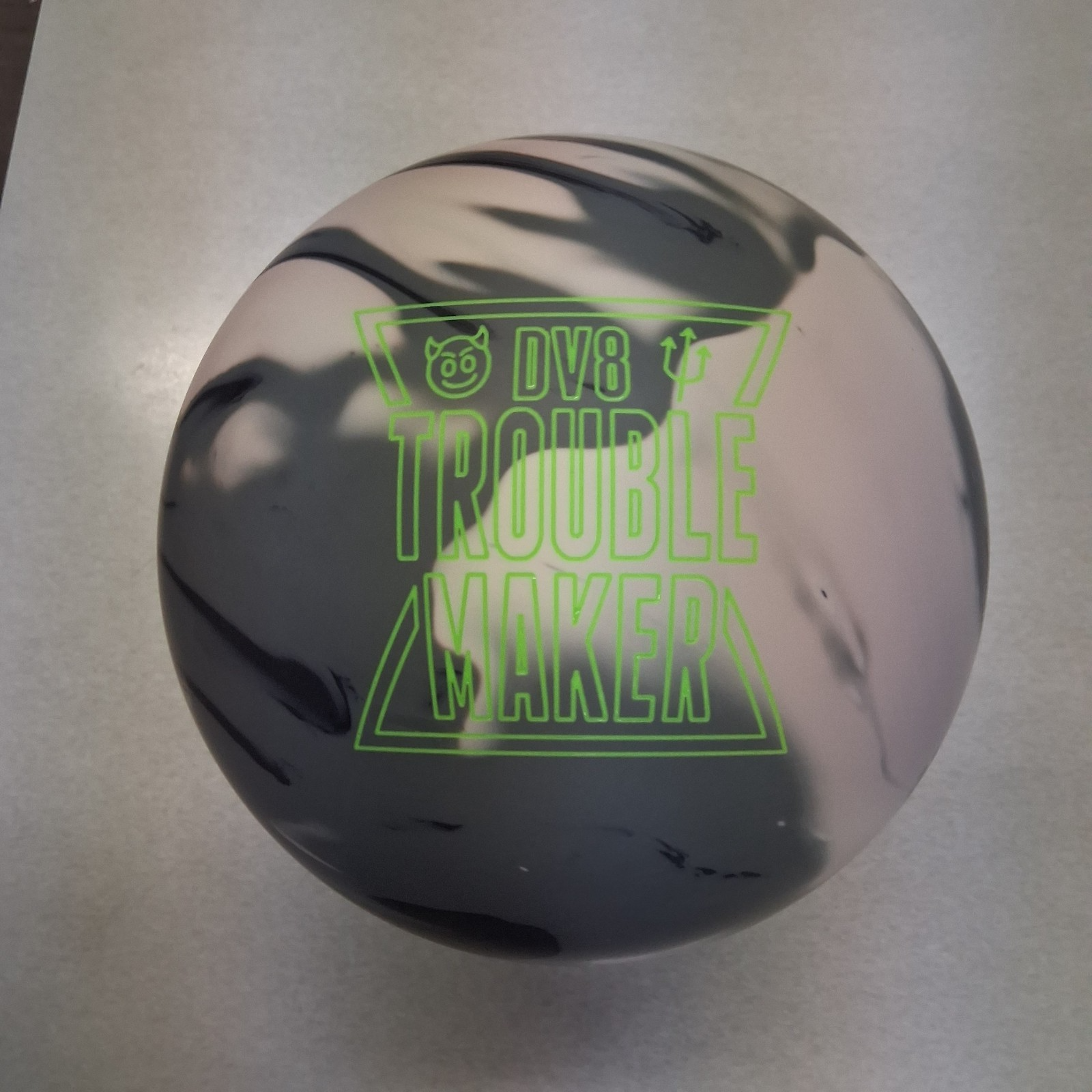 DV8 Trouble Maker Solid 1ST QUALITY bowling ball 15 LB. NEW IN BOX ...