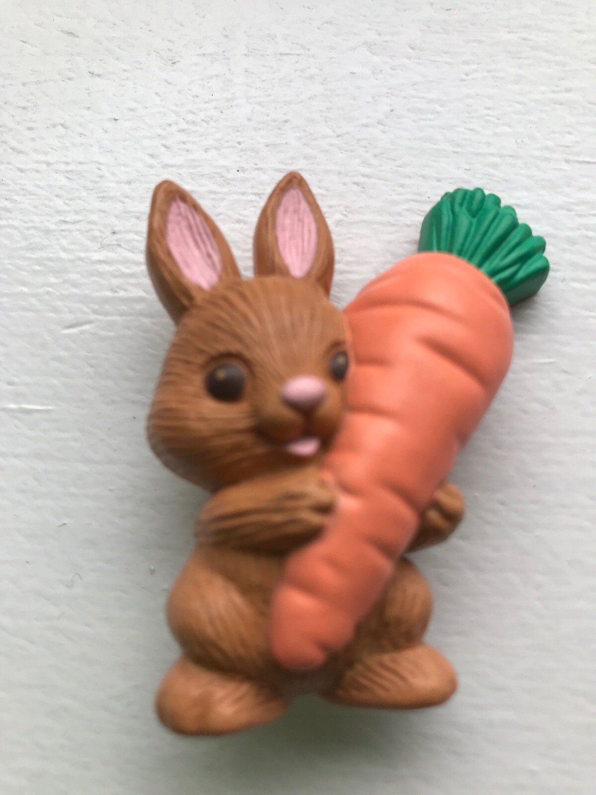 HALLMARK BROWN BUNNY RABBIT HOLDING LARGE CARROT Brooch Pin EASTER | eBay