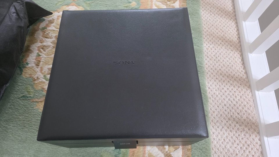 Sony Z1R Premium Over the Ear Wired Headphones - Black 4548736037571 ...