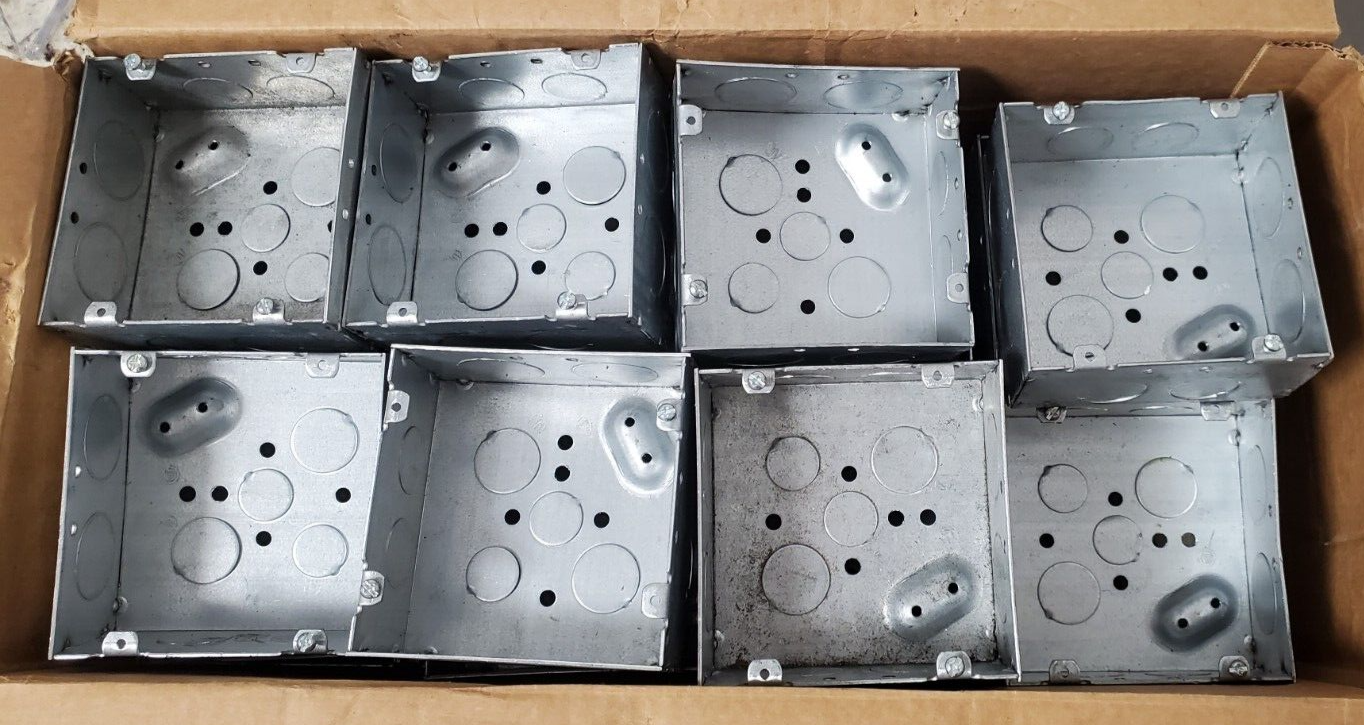 EMERSON APPLETON 4SJD-3/4-1 4-11/16" SQUARE BOX w /GROUNDSKEEPER TM 2 1 ...