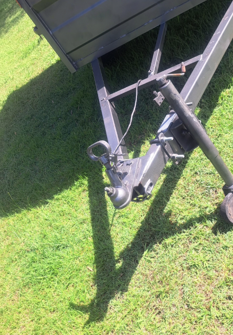 box trailer 6 x 4 fully enclosed 5ft high enclosed top and sides with ...