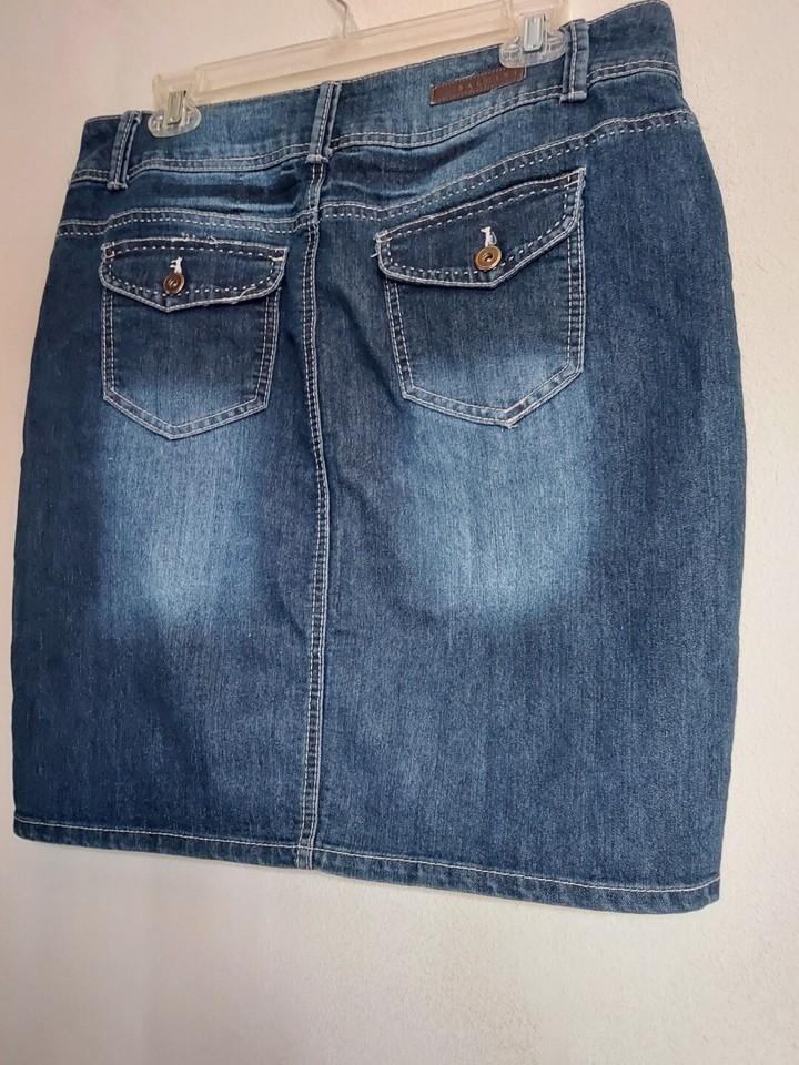 Baccini Cute Denim Jean Skirt ~ Sz 10 ~ Distressed~ Knee Length ...