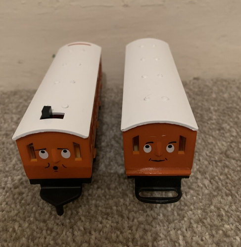 Hornby Thomas The Tank Annie And Clarabel Carriages Battery Powered ...