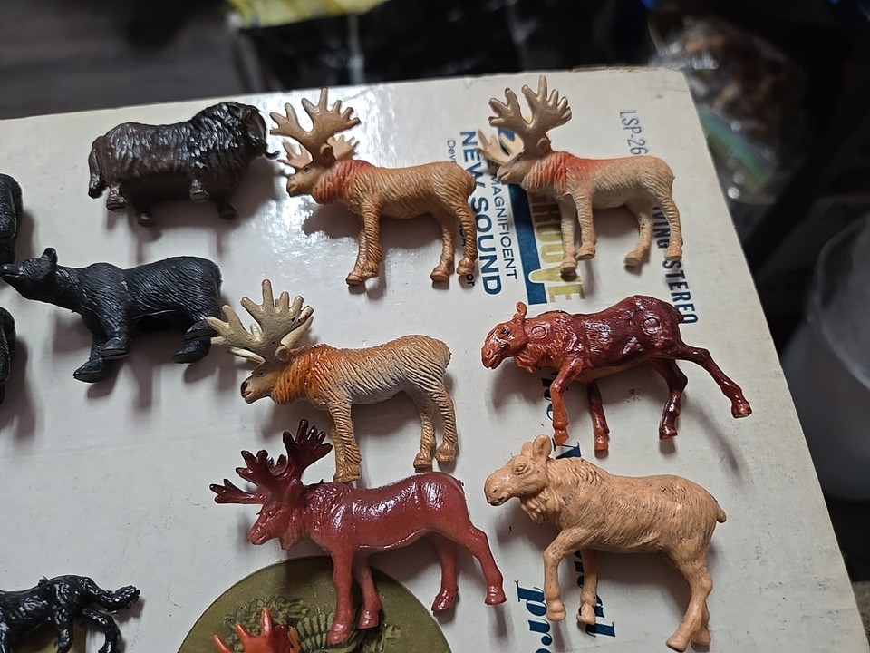 Possibly 1/32 Wildlife Moose, Bears,Wolves & Musk Ox Lot Of 17 Plastic ...