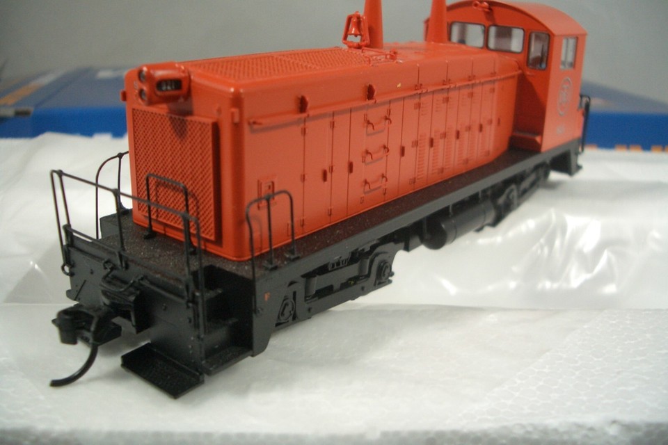 Walthers 910-10668 EMD SW7 Detroit, Toledo & Ironton #921 Locomotive HO ...