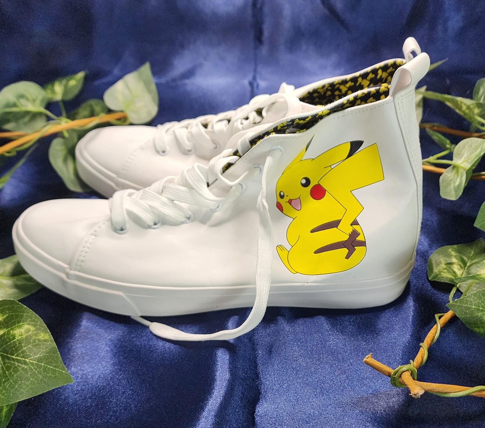 Hot Topic Limited Edition Pokemon Pikachu Hi-Top Snea… - Gem