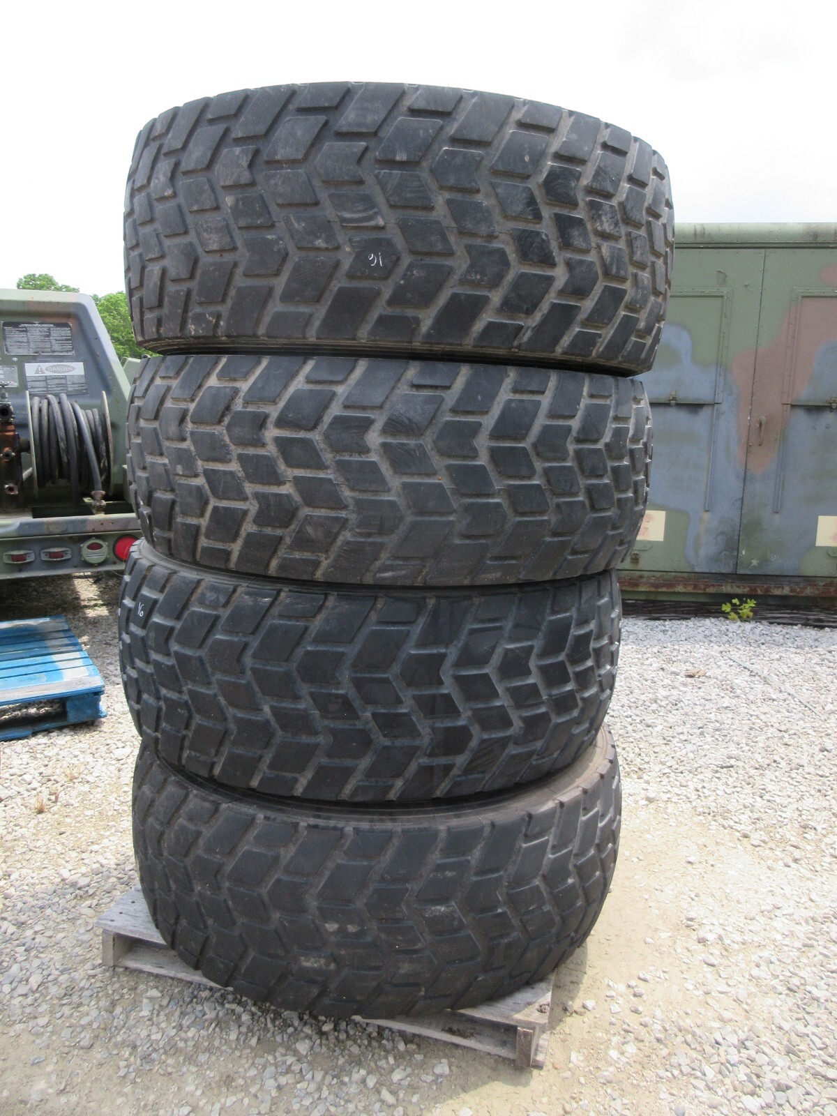 Sand Trail 450/80R20 Tire Military Tire Wheel Assembly Super single ...