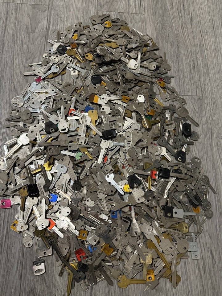 HUGE LOT 20 POUNDS VINTAGE UNCUT KEY BLANKS Hundreds Steampunk ...