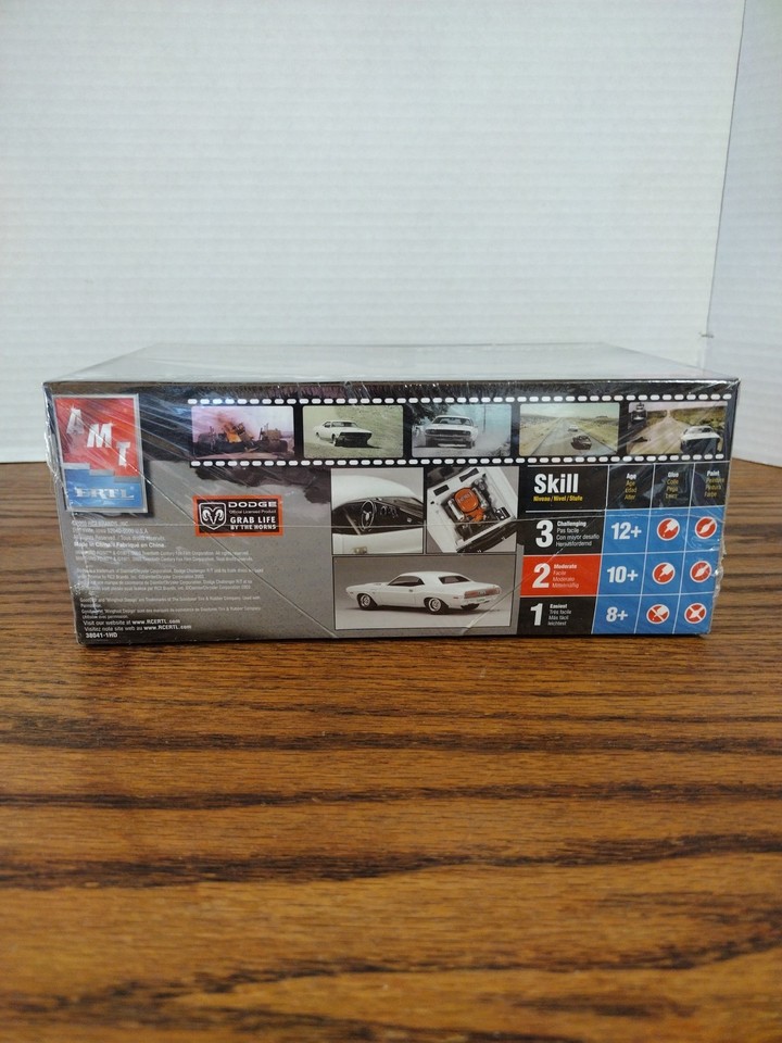 AMT Vanishing Point 1970 Dodge Challenger R/T Vintage Plastic Model Car ...