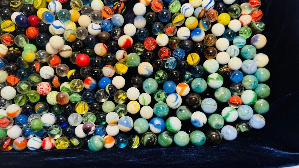 ESTATE LOT OF VINTAGE / ANTIQUE MARBLES GREAT VARIETY 8LBS + ABOUT 580 ...