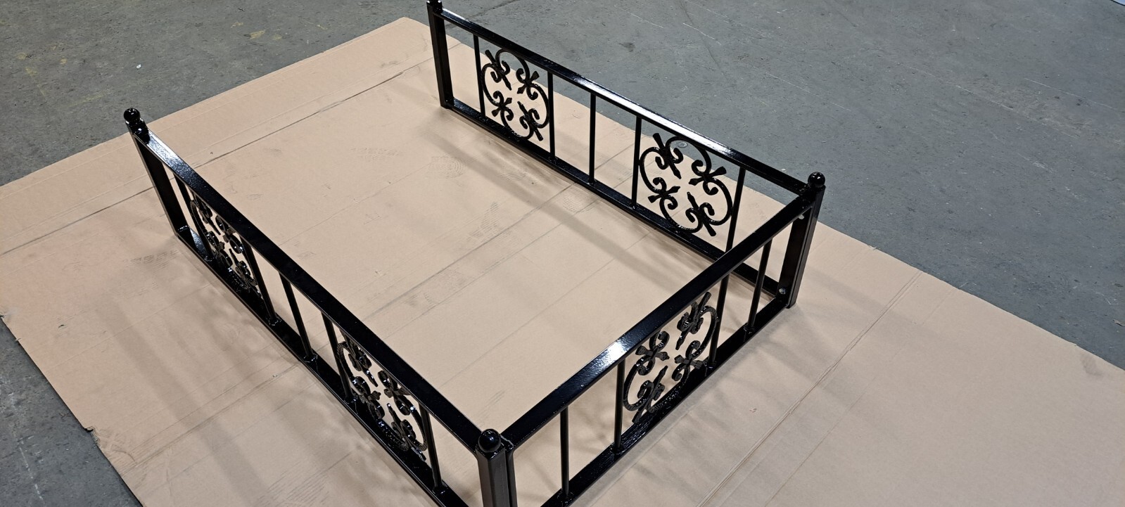 GRAVE / HEADSTONE SURROUND - MEMORIAL RAILINGS - ROSETTE - GALVANISED ...