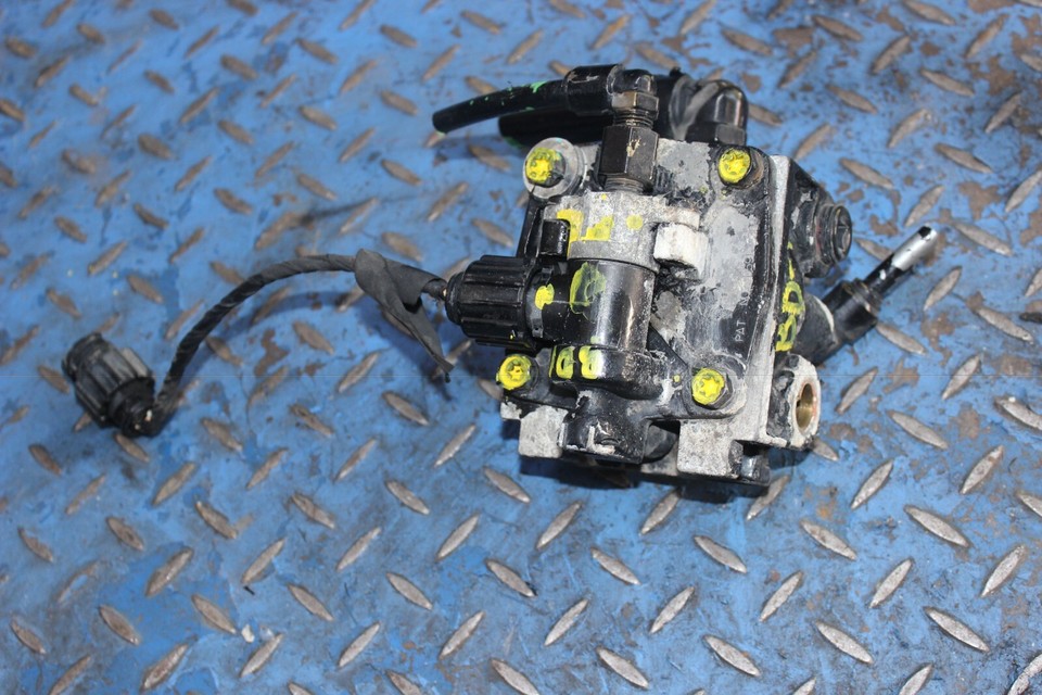 BENDIX TRACTION AIR BRAKE RELAY VALVE P/N: D591309 | eBay