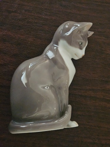 Vintage Bing & Grondahl Porcelain Cat Figurine 5"H # 1876 Grey Standing ...