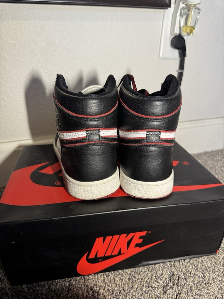 Nike Air Jordan 1 Retro High OG Bloodline Black White Red 555088-062 ...