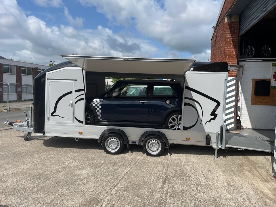 Debon C1000 Roadster Enclosed Car Transporter 3500KG Box Trailer *In ...