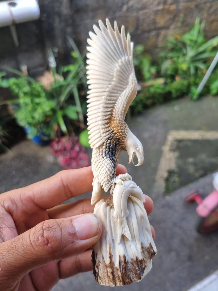 Hand-Carved Eagle Sculpture, Decorative Bird Figurine, Detailed Wing ...