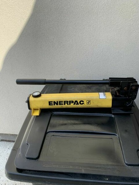 Enerpac P391 Single Speed Lightweight Hydraulic Hand Pump - Black ...