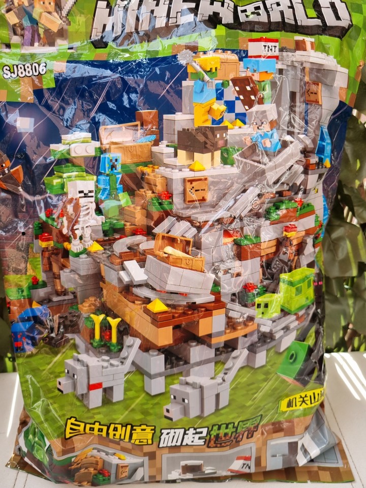 Mineworld Minecraft LEGO Building Set Mountain Cave Plus Figures Sealed ...