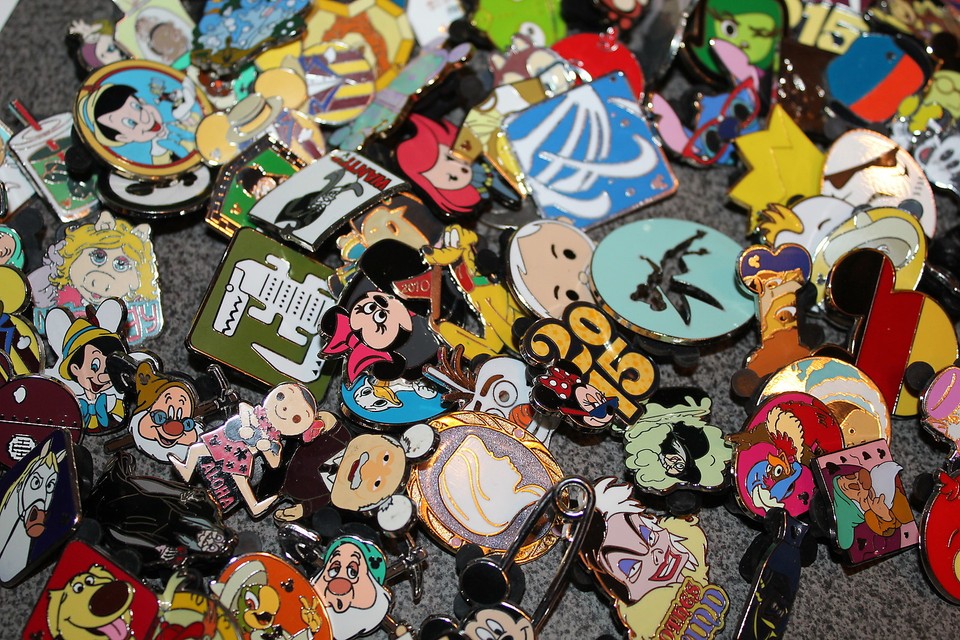 DISNEY TRADING PIN LOT OF 25 PINS NO DUPLICATES NO DOUBLES TRADERS PARK ...