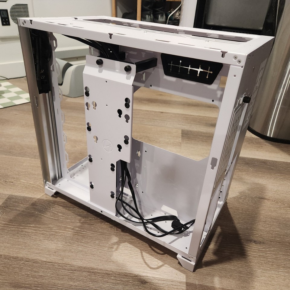 Lian Li O11 Dynamic Der Bauer White PC Computer Case - Used - Good ...