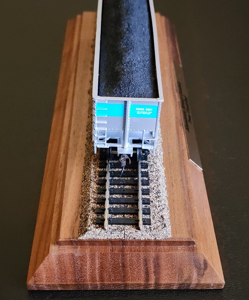 Main Line Model HO Scale Aluminum Coal Gondola with Load & Display Case ...