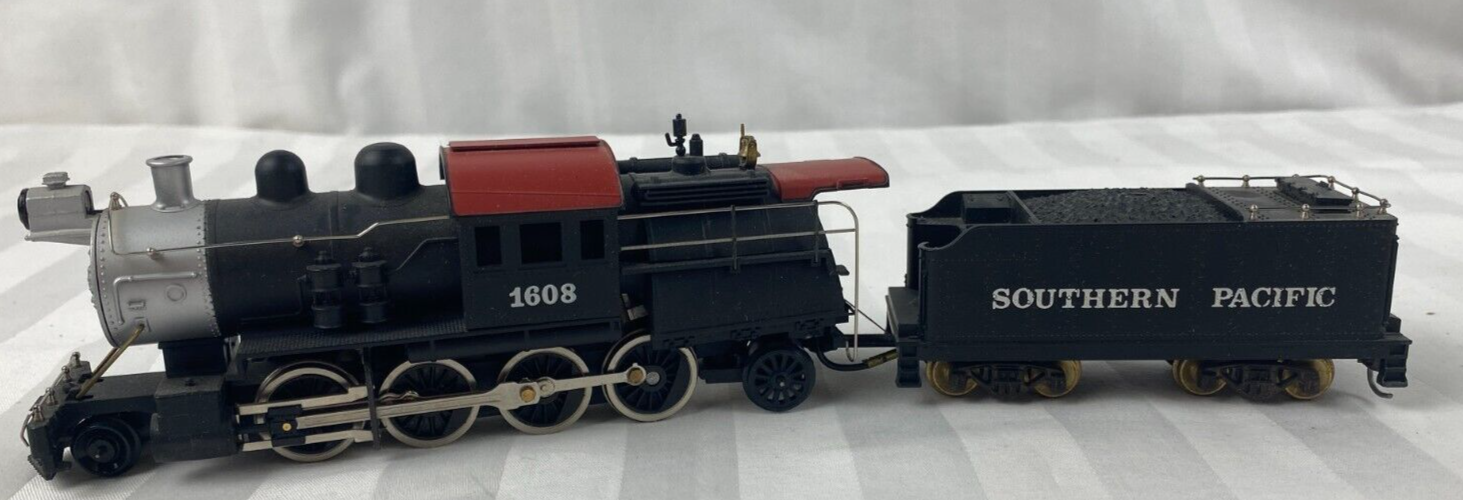 Mantua HO Scale 2-8-2 Camelback Southern Pacific Steam Locomotive ...